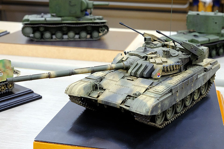 TINAMI - [モデル]Amusing Hobby 1/35 Slovakian MBT T-72M2 MODRNA