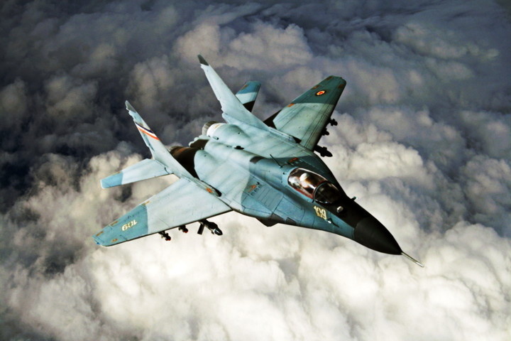 TINAMI - [モデル]L-18 "ファルクラムA"