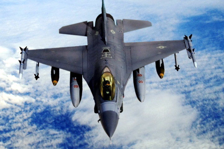 TINAMI - [モデル]F-16CG ファイティングファルコン "トリプルニッケル"