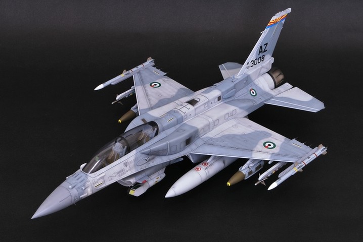 TINAMI - [モデル]F-16F デザートファルコン