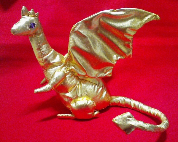 TINAMI - [モデル]黄金ノ女王竜（火蜥蜴？）ぬいぐるみ 【Queen Pern Dragon】