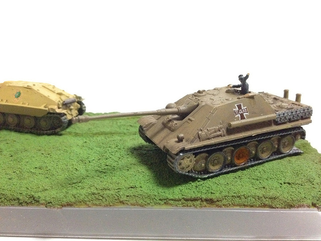 TINAMI - [モデル]ガルパン「うちの履帯は重いんだぞー！」1/144 iPhoneケースジオラマ