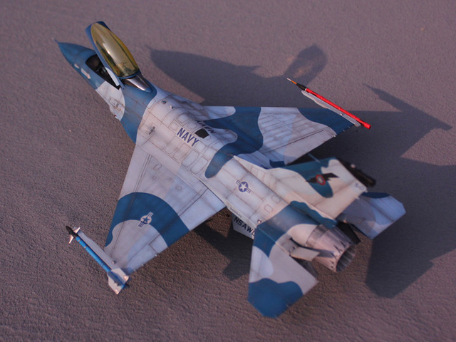 TINAMI - [モデル]F-16A FIGHTING FALCON 'ADVERSARY'