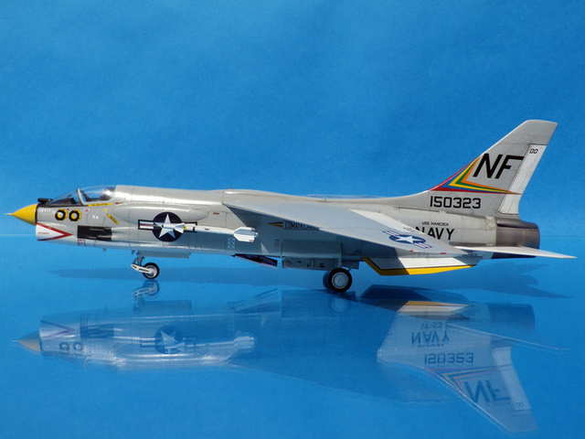 TINAMI - [モデル]1/72 F-8E クルセイダー CVW-5 VF-53 1966