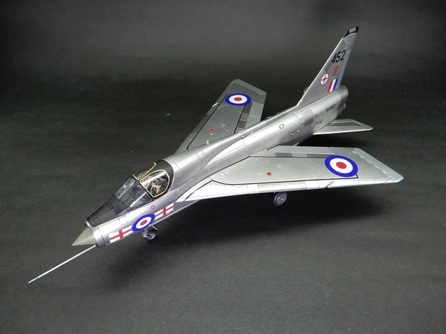 TINAMI - [モデル]SWORD 1/72 EE LIGHTNING T.Mk.5
